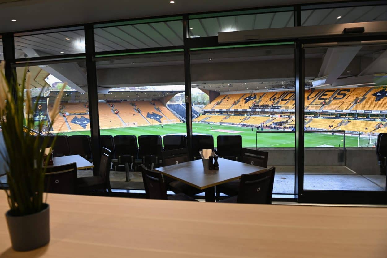 Best seats at Wolverhampton Wanderers Molineux Stadium [Full guide]